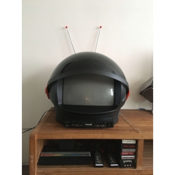 De Droomfabriek l Philips Discoverer space helmet tv