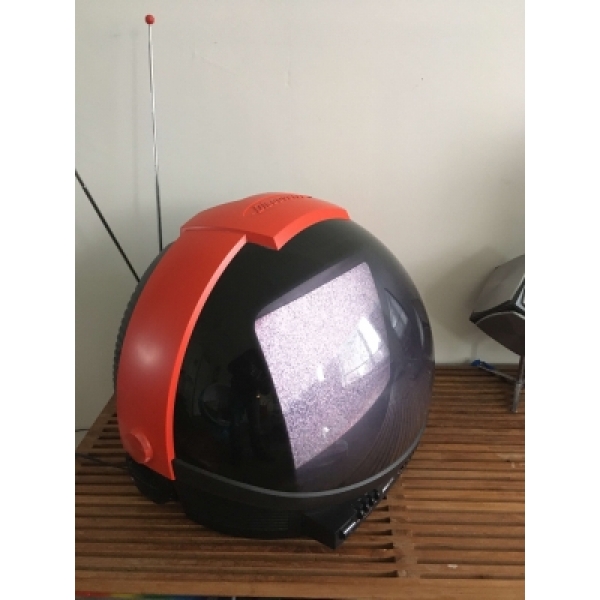 De Droomfabriek l Philips Discoverer space helmet tv